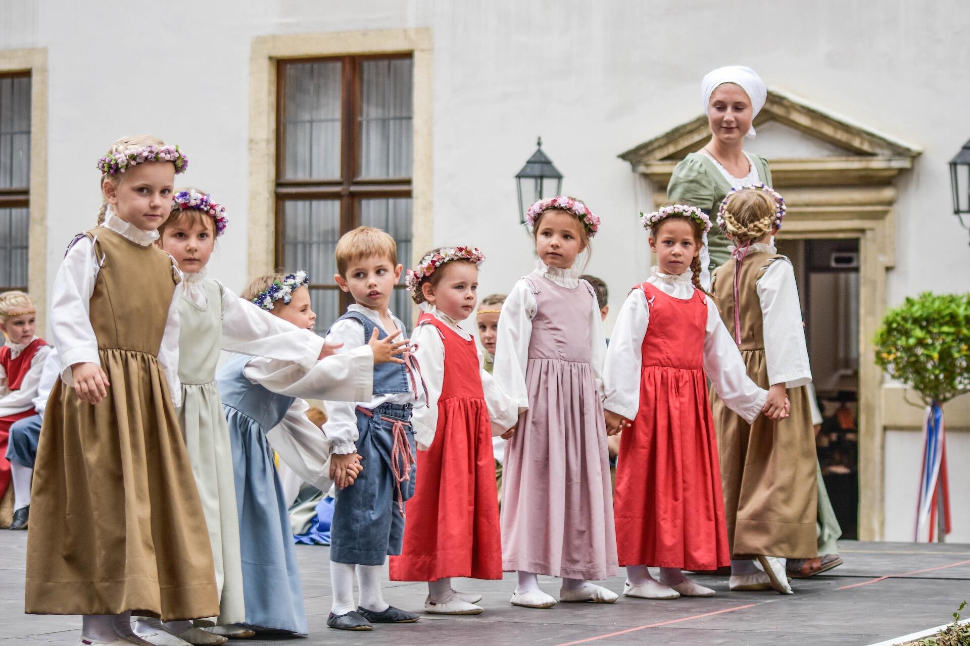 Reigenkinder - Das Neuburger Schloßfest